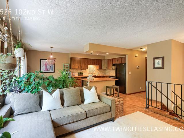 3 BR, 2 BA Apartment 7525 102nd St W, Bloomington, MN 55438