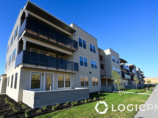 3 BR, 2 BA Apartment 754 W Blue Magic Ln, Sandy, UT 84070