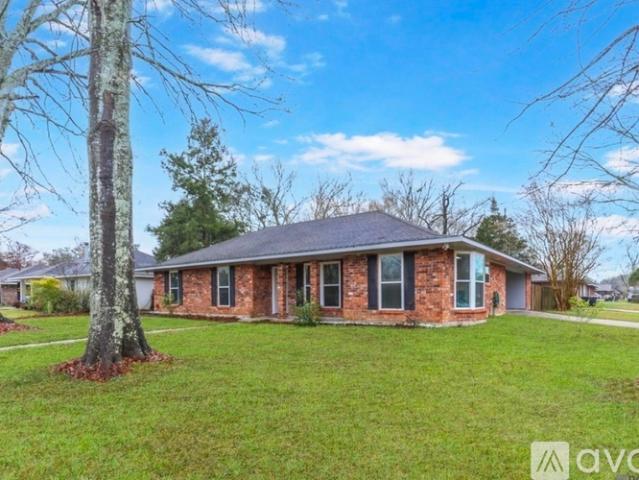 3 BR, 2 BA Apartment 7622 O Neal Road, Baton Rouge, LA 70817