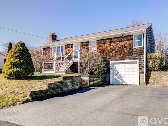3 BR, 2 BA Apartment 76 Norseman Drive, Portsmouth, RI 02871
