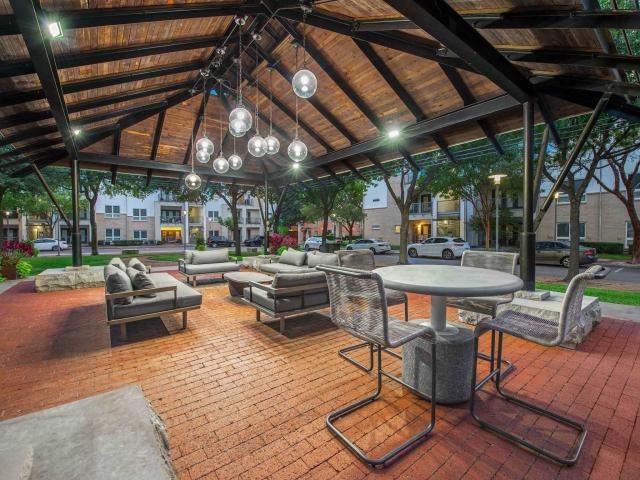 3 BR, 2 BA Apartment 7700 Greenway Blvd Unit L 201, Dallas, TX 75209