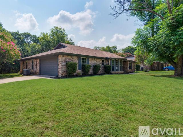 3 BR, 2 BA Apartment 7716 Perkins Drive, North Richland Hills, TX 76182