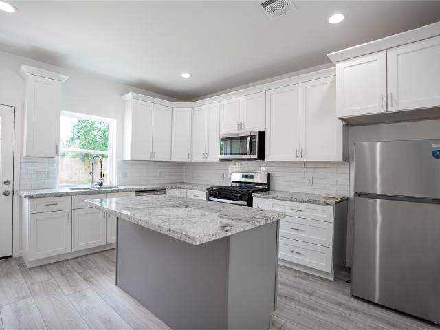 3 BR, 2 BA Apartment 7914 Laura Koppe Road, Houston, TX 77028