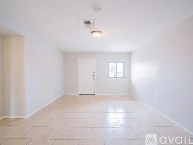 3 BR, 2 BA Apartment 7915 West Pinchot Avenue, Phoenix, AZ 85033