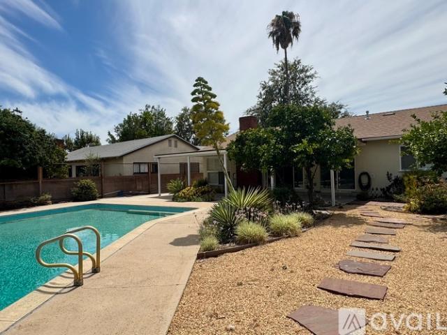 3 BR, 2 BA Apartment 7928 Owensmouth Avenue, Los Angeles, CA 91304