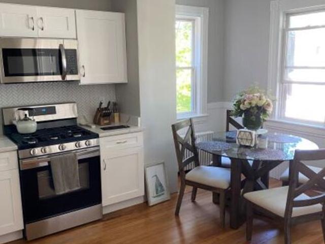 3 BR, 2 BA Apartment 79 Brook St, Unit 2R, Brookline, MA 02445