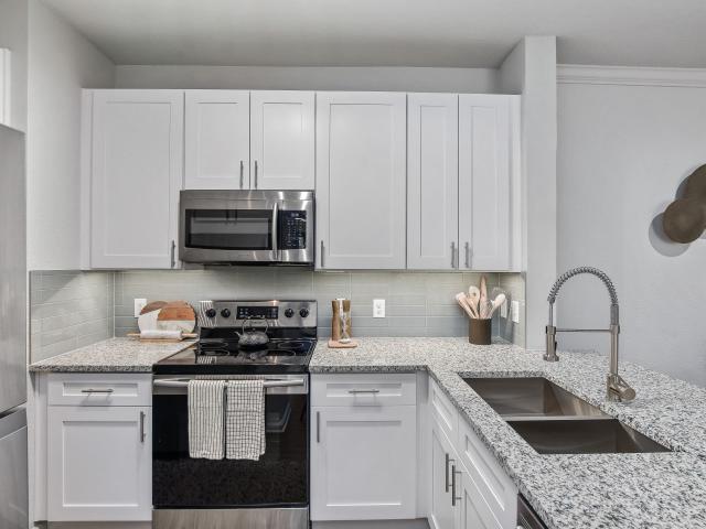 3 BR, 2 BA Apartment 7001 W Parker Rd Unit 1221, Plano, TX 75093