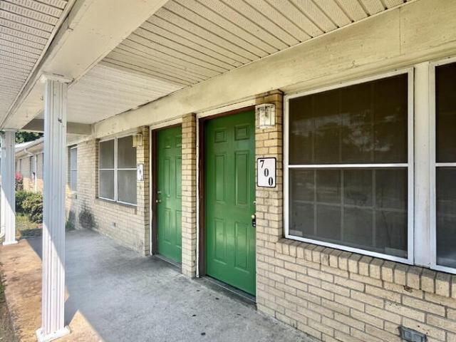 3 BR, 2 BA Apartment 700 W. Lon Moore, Charleson, MO 63834