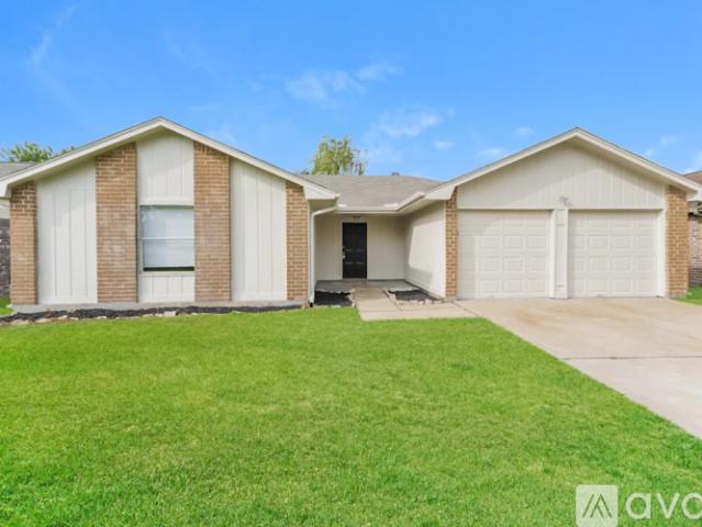 3 BR, 2 BA Apartment 7012 Pickett Drive, Richmond, TX 77469