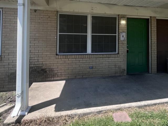 3 BR, 2 BA Apartment 702 W. Lon Moore, Charleston, MO 63834