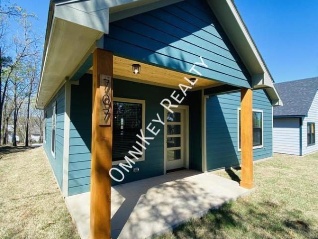 3 BR, 2 BA Apartment 707 E Woodard St, Denison, TX 75021
