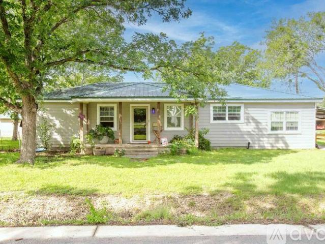 3 BR, 2 BA Apartment 705 West 3rd Street, Kyle, TX 78640
