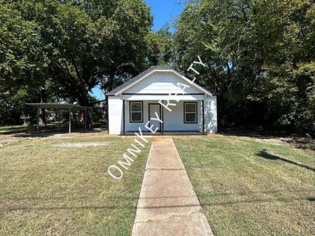 3 BR, 2 BA Apartment 705 E Jones St, Sherman, TX 75090