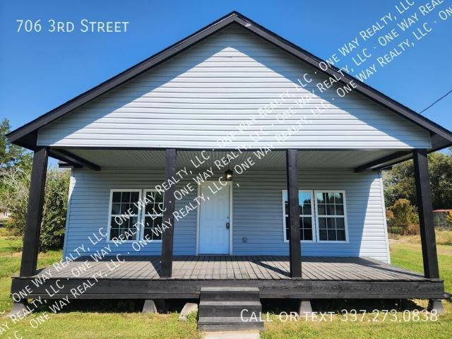 3 BR, 2 BA Apartment 706 3rd Street, Jennings, LA 70546