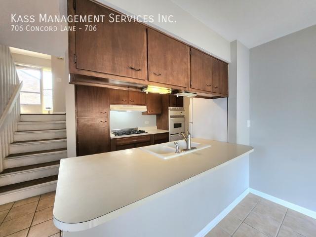 3 BR, 2 BA Apartment 706 Concord Lane, Barrington, IL 60010