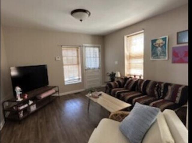 3 BR, 2 BA Apartment 706 N Chestnut St, Unit A, Winston Salem, NC 27101