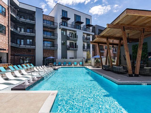 3 BR, 2 BA Apartment 7114 Charlotte Pike Unit 602, Nashville, TN 37209