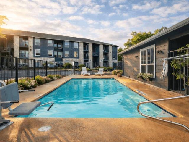3 BR, 2 BA Apartment 711 River Road Unit 437, Boerne, TX 78006