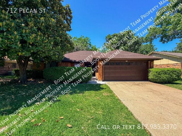 3 BR, 2 BA Apartment 712 Pecan St, Burleson, TX 76028