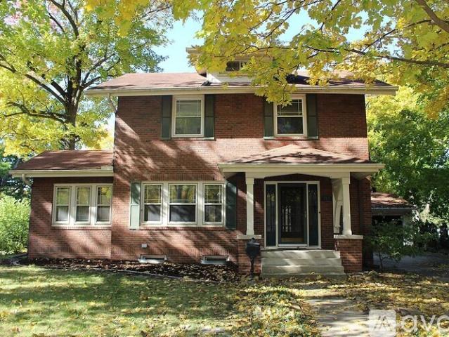 3 BR, 2 BA Apartment 717 Hester Avenue, Normal, IL 61761