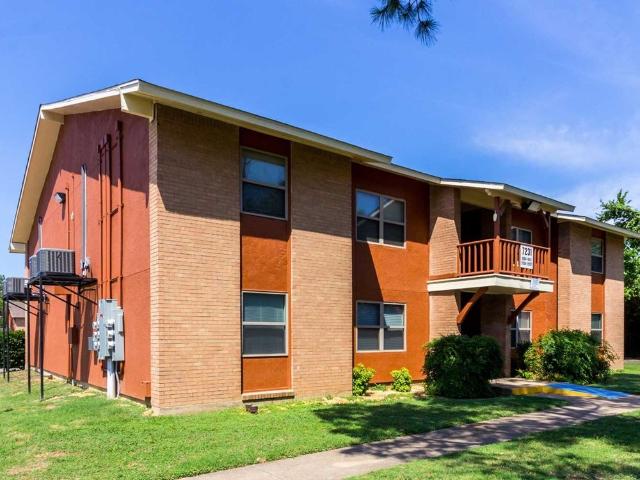 3 BR, 2 BA Apartment 7203 S Great Trinity Forest Way, Dallas, TX 75217Rid