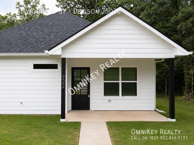 3 BR, 2 BA Apartment 722 E Woodard St, Denison, TX 75021