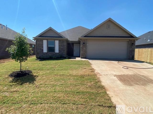 3 BR, 2 BA Apartment 727 Quartzite Avenue, Lowell, AR 72745