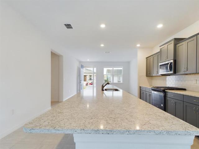 3 BR, 2 BA Apartment 7261 Southwest 61st Place, Ocala, FL 34474