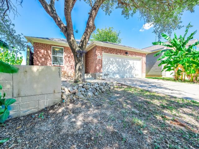 3 BR, 2 BA Apartment 7308 Avenue R, Galveston, TX 77551
