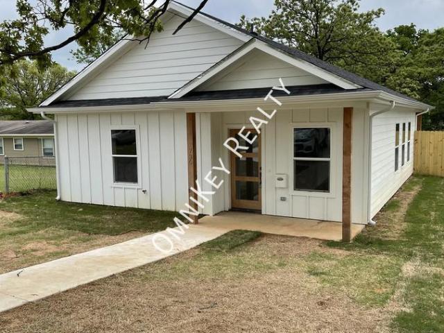 3 BR, 2 BA Apartment 730 E Woodard St, Denison, TX 75021