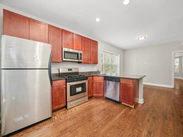 3 BR, 2 BA Apartment 7340 North Hoyne Avenue Unit 7360 2, Chicago, IL 60645