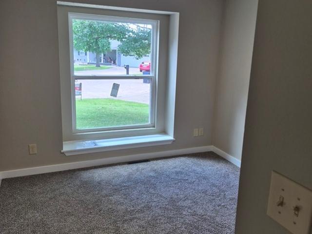 3 BR, 2 BA Apartment 735 Crockett Drive, Webb City, MO 64870