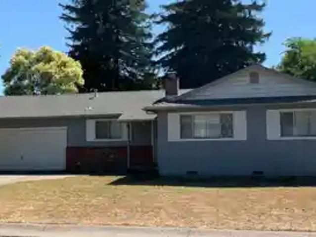 3 BR, 2 BA Apartment 735 Downing Ave, Chico, CA 95926