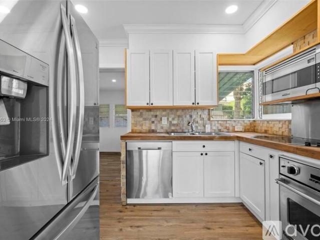 3 BR, 2 BA Apartment 738 Fernwood Rd, Key Biscayne, FL 33149