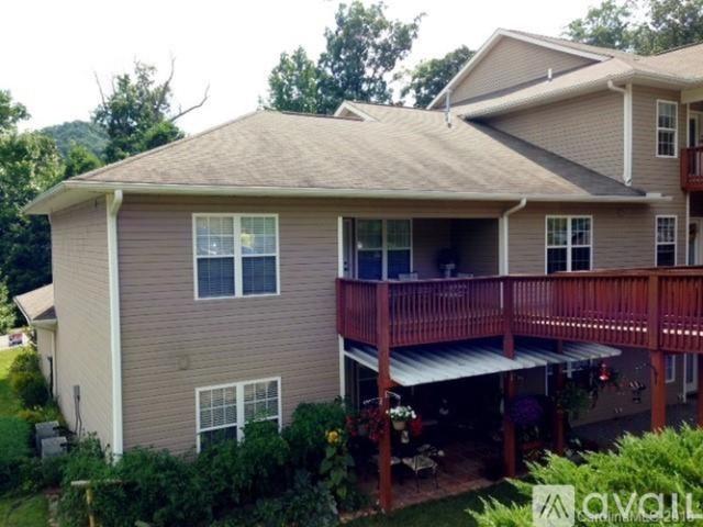 3 BR, 2 BA Apartment 73 Shannon Pl, Unit 208, Waynesville, NC 28786