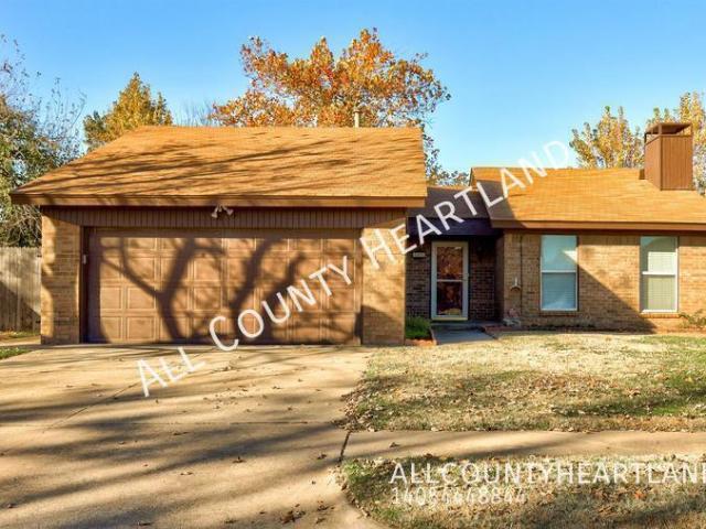 3 BR, 2 BA Apartment 841 N Robinson Ave, Moore, OK 73170