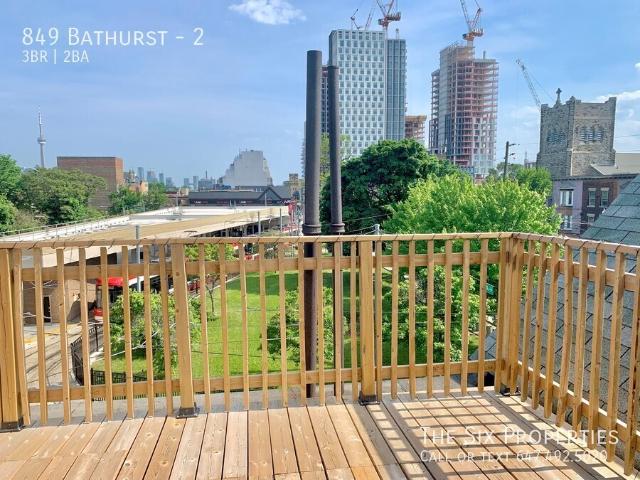 3 BR, 2 BA Apartment 849 Bathurst, Toronto, ON M5R 3G2