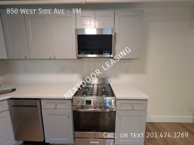 3 BR, 2 BA Apartment 850 West Side Ave, Jersey City, NJ 07306