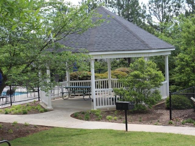 3 BR, 2 BA Apartment 850 Autumn Court Unit 1302, Dalton, GA 30721