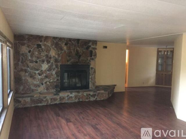 3 BR, 2 BA Apartment 859 Vista Ct, Reedsport, OR 97467