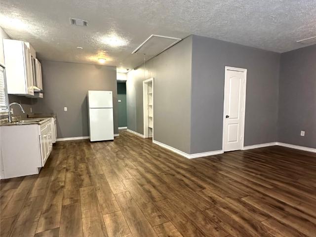 3 BR, 2 BA Apartment 8611 Findlay Street, Houston, TX 77017