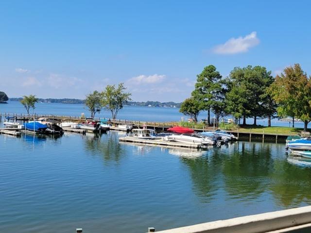 3 BR, 2 BA Apartment 862 Southwest Drive, Unit stonebluff, Davidson, NC 28036