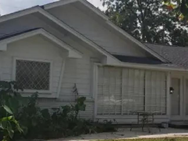 3 BR, 2 BA Apartment 8631 Alcott Dr, Houston, TX 77080