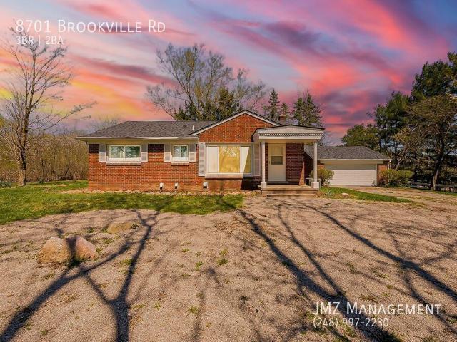 3 BR, 2 BA Apartment 8701 Brookville Rd, Plymouth, MI 48170