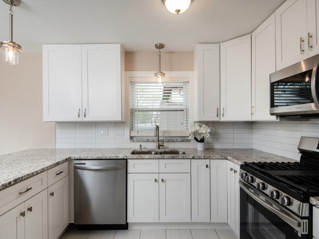 3 BR, 2 BA Apartment 8729 West 73rd Pl, Justice, IL 60458