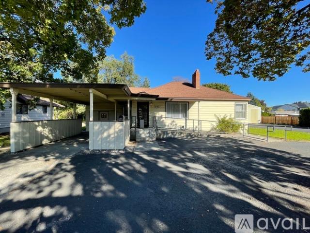 3 BR, 2 BA Apartment 8921 East Broadway Avenue, Spokane Valley, WA 99212