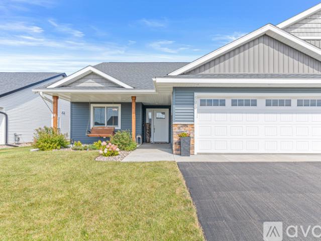 3 BR, 2 BA Apartment 898 Brentwood Circle, River Falls, WI 54022