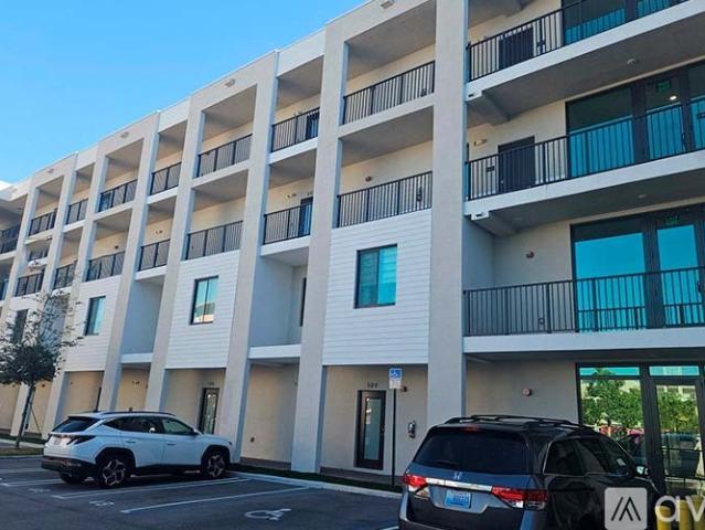 3 BR, 2 BA Apartment 8001 NW 41st St, Unit Apt 206, Doral, FL 33166