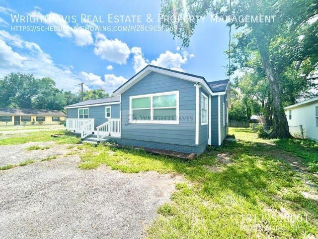 3 BR, 2 BA Apartment 8004 N Marks St, Tampa, FL 33604
