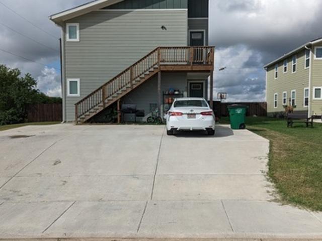 3 BR, 2 BA Apartment 800 Hallie Cove, Unit B, Lockhart, TX 78644